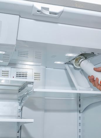 How to Replace a Whirlpool Refrigerator Water Filter | Parts Town