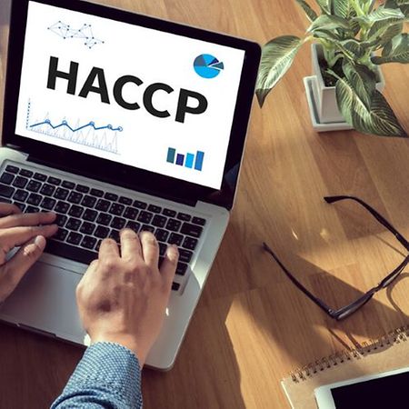 5 Most Common Training & Certification Requirements for Kitchen Staff ...